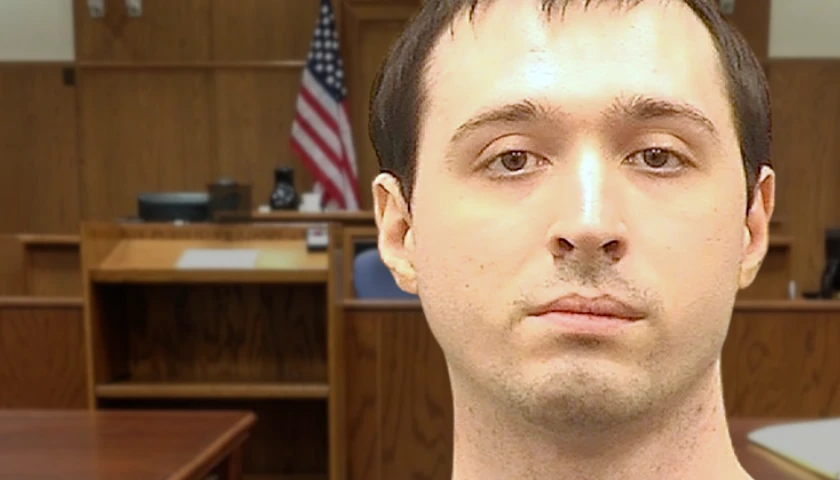 DIA Employee Arrested After Allegedly Attempting to Give Classified ...